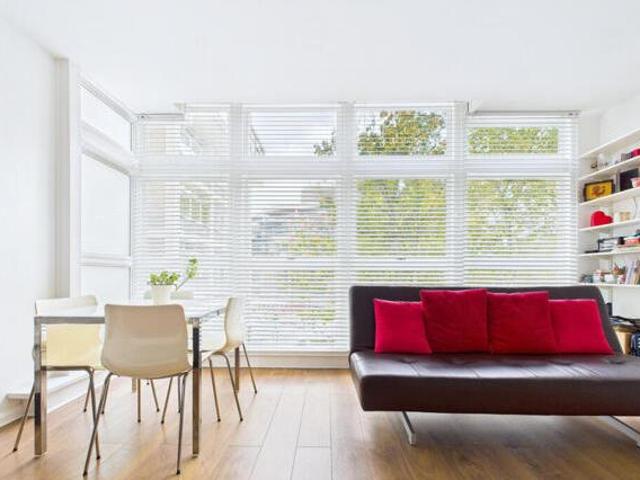 Newington Causeway, London, Studio Flat For