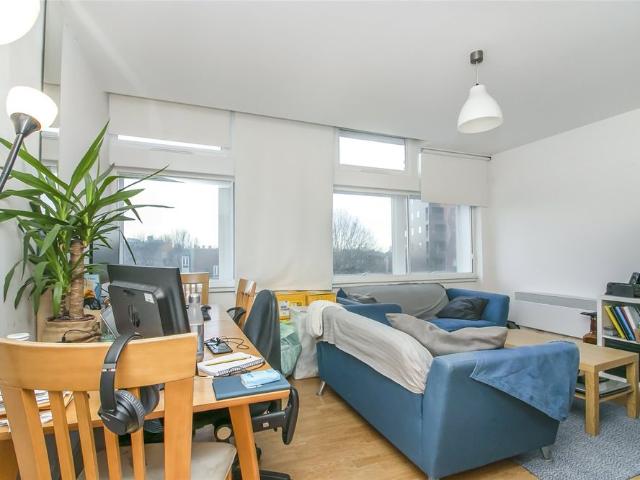 Newington Causeway, London, SE1 6DX