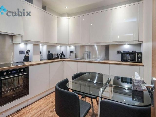 Newington Causeway, London SE1 3 bed apartment to rent £3,397 pcm £784 pw