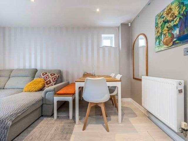 Newington Gate, Ashland, Milton Keynes, Buckinghamshire, MK6
