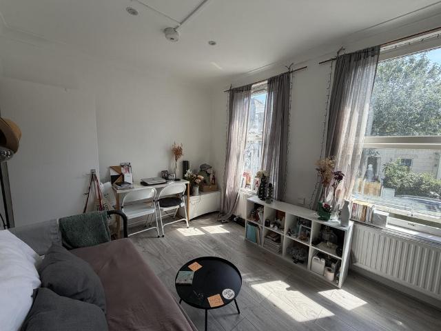 Newington Green Road, London N1 1 bed flat to rent £1,900 pcm £438 pw