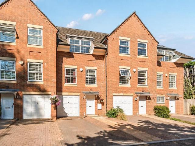 Newitt Place, Bassett, Southampton 4 bed townhouse to rent £2,750 pcm £635 pw
