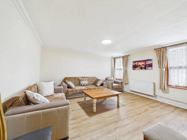 Newland Street, Witham, Essex CM8, 2 bed maisonette to rent, £1,250 pcm | PrimeLocation