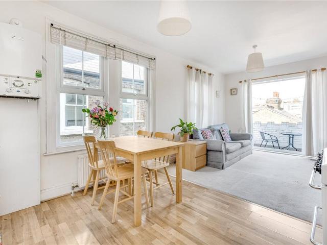 Newlands Terrace, 169 Queenstown. 2 bed flat to rent £2,600 pcm £600 pw