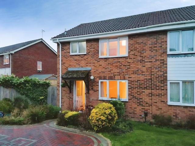 Newlands, Ashford, Kent TN23 5LA 3 bed semi detached house to rent £1,475 pcm £340 pw