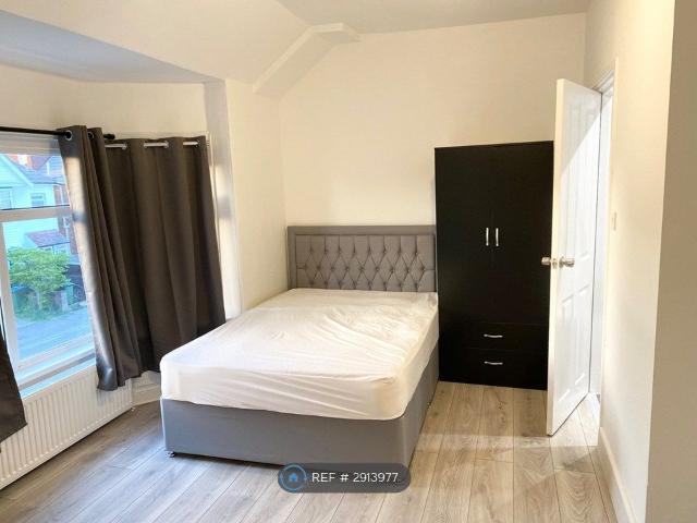 Newlands Avenue, Southampton SO15, Room to rent, £800 pcm | PrimeLocation