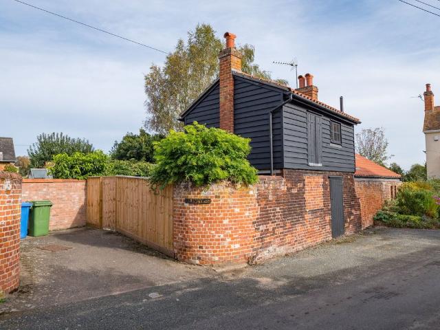 Newlands Lane, Nayland, Colchester CO6, 2 bed detached house to rent, £1,200 pcm | PrimeLocation