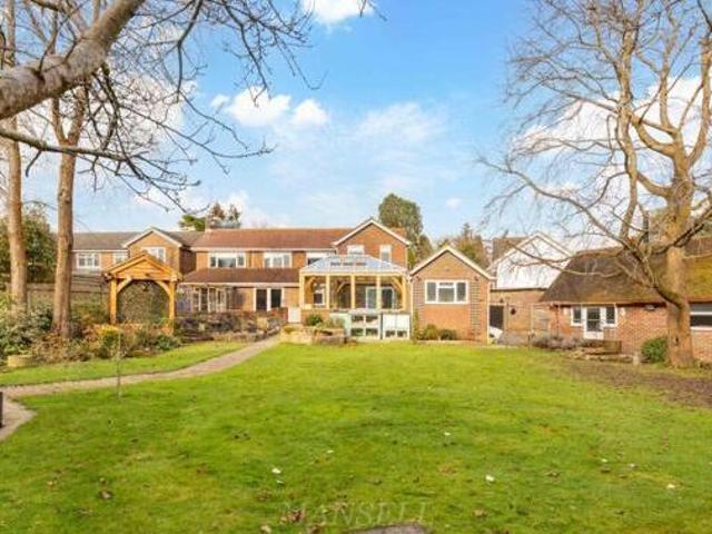Newlands Park, Copthorne, 5 Bedroom Detached