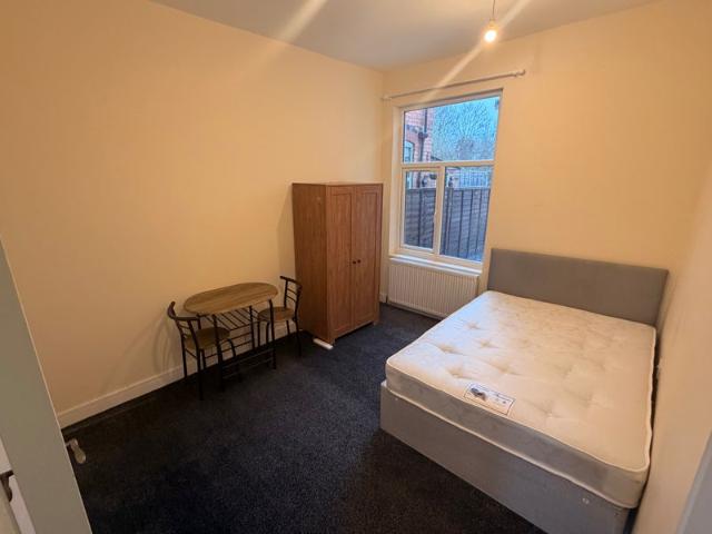 Newley refurbished 2 bed Furnished