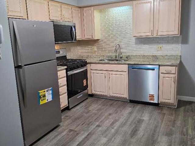 Newly Updated _Bedroom Condo with New Stainless St