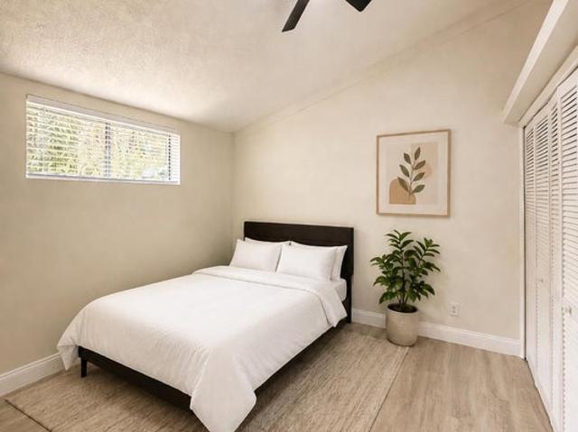 Newly Updated Bedroom Home Near UCF, Shopping & D