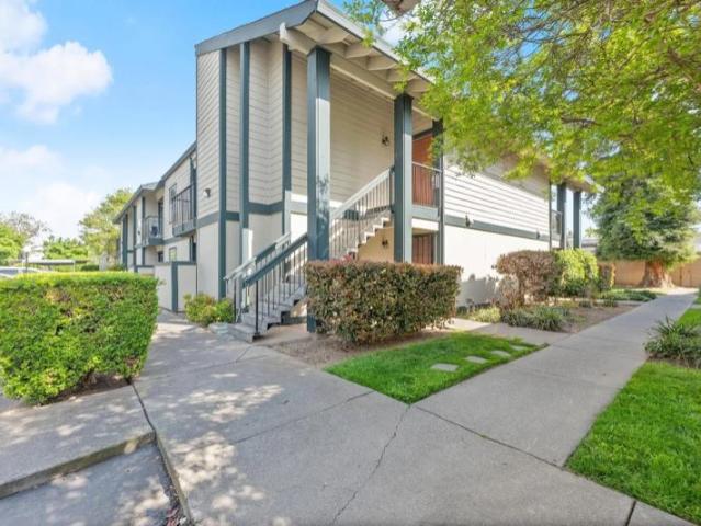 Newly Updated Large CondoTownhouse