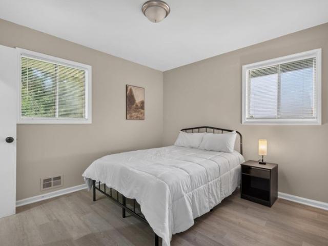 Newly Updated Rooms Near Airport & Downtown | Fas