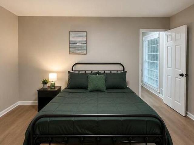 NEWLY UPDATED ROOMS AVAILABLE IN ASHVIEW HEIGHTS ATLANTA!
