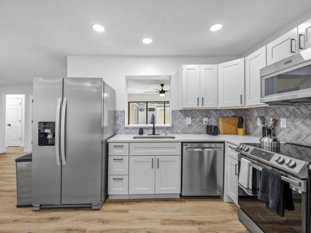 Newly upgraded pool home minutes from FIT!