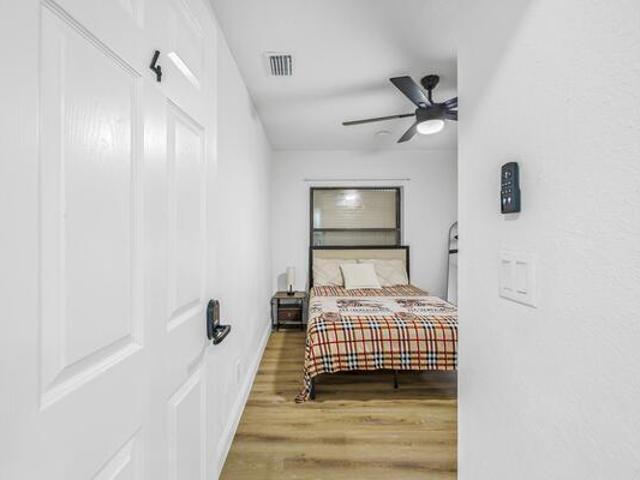 Newly upgraded pool home minutes from FIT!