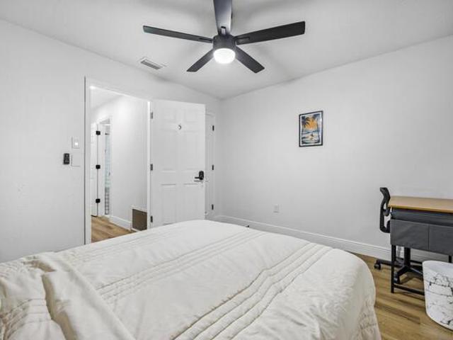 Newly upgraded pool home minutes from FIT!