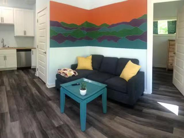 Newly Built Furnished Apartment in Walkable W. AVL 210 Fairfa.