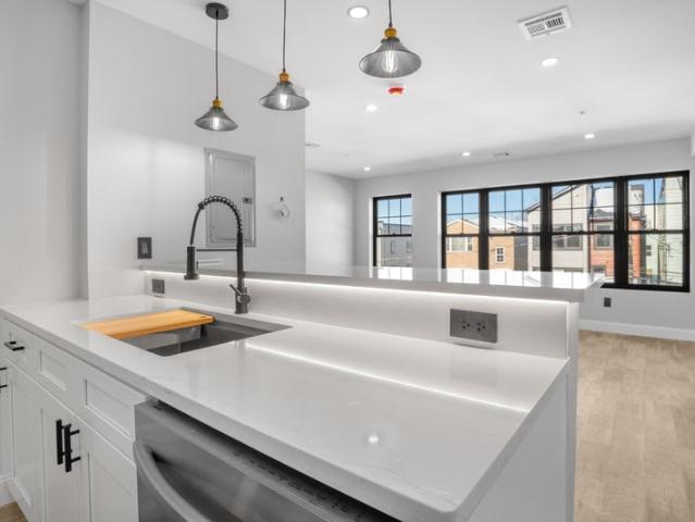 Newly Built Home, Private Room – Newark $1200