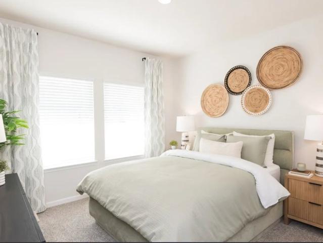 Newly Built Home w Rooms 4 Rent_Female Owner seek