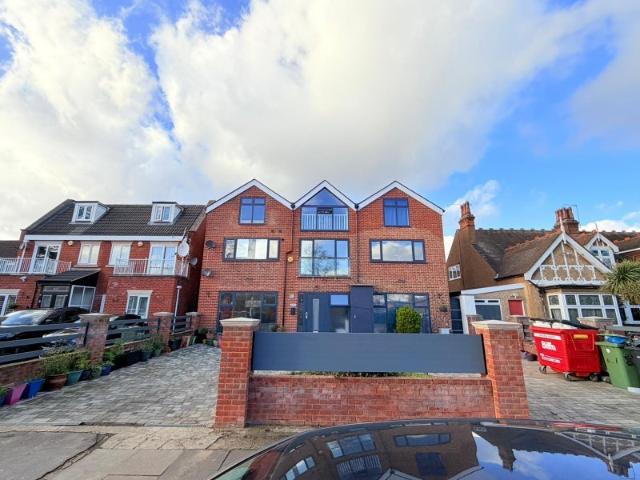 Newly Built Studio Flat in IG6 for Single Person
