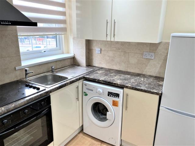 Newly Built Studios Dockland £1400 inc Wifi