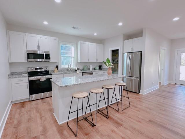 Newly Built & Stylish house near airport