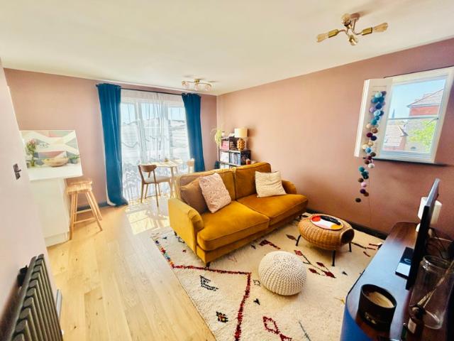 Newly Decorated 2 Bed, 2 Bath Flat in SE14