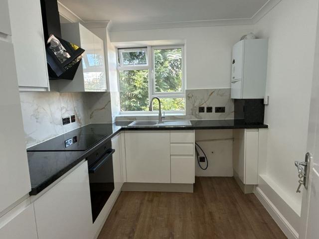 Newly Decorated 2 Bedroom Flat London N15, 2 bed flat to rent, £2,000 pcm | PrimeLocation