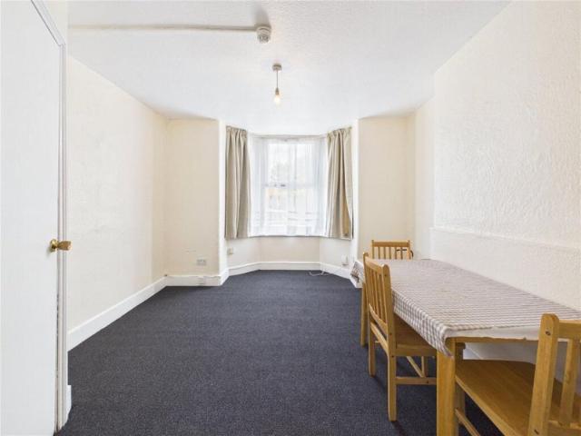 Newly decorated one bedroom