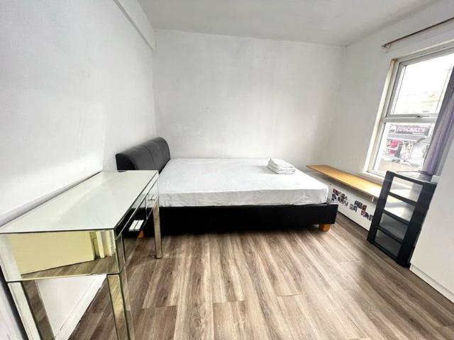 Newly Done 3bedroom House Available In Stratford