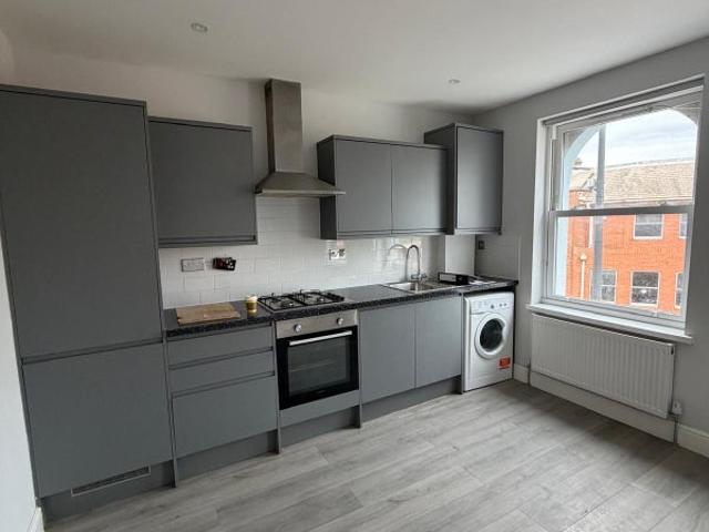 Newly finished 1 bedroom flat, next to tube