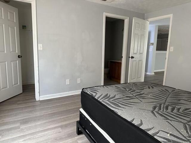 Newly Listed Renovated Apartment Prime Stone Mountain Location.Top Rated Host & All Utilities Included! Fast High Speed Wi Fi & All Utilities Included! Secure & Stylish Furnished Private Rooms Move in Ready!