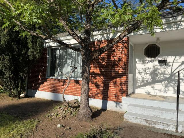 QuaintRoomyVintage 1 BR Duplex. Newly PaintedNew