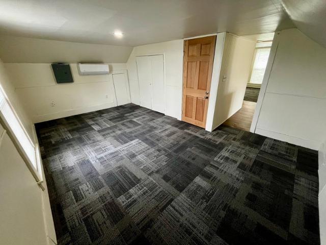 Newly Remodeled 1 Bedroom Apartment Downtown Green