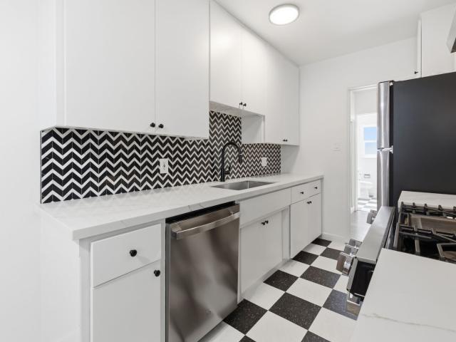 Newly Remodeled 1 Bedroom Upper Unit in Alamitos Beach