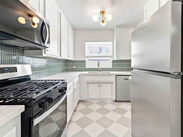 Newly Remodeled 1 Bedroom Upper Unit in Alamitos Beach