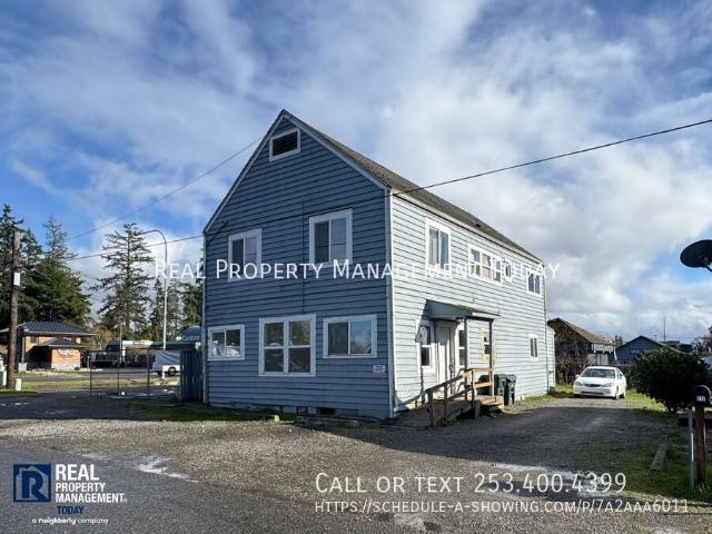 MOVE IN SPECIAL! Newly Remodeled 2BR Apartment in Parkland – Bottom Floor Unit