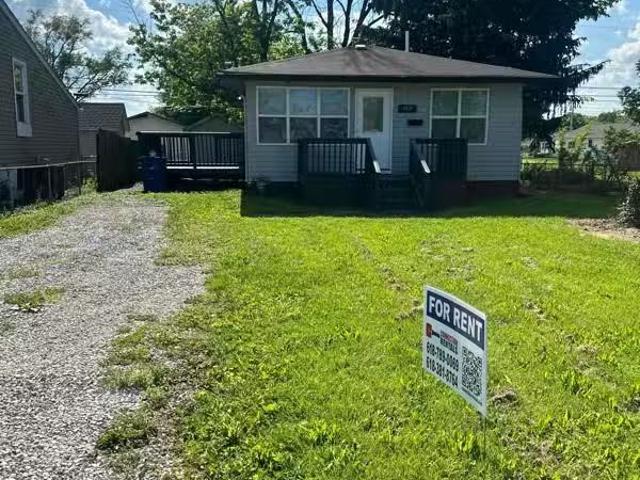 Newly Remodeled 2 bedroom home for rent with a driveway 1831.