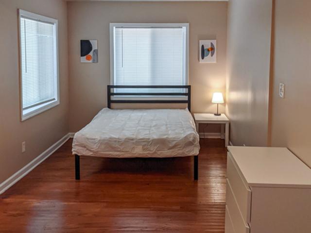 Newly Remodeled House Granit Countertops Close To Everything!