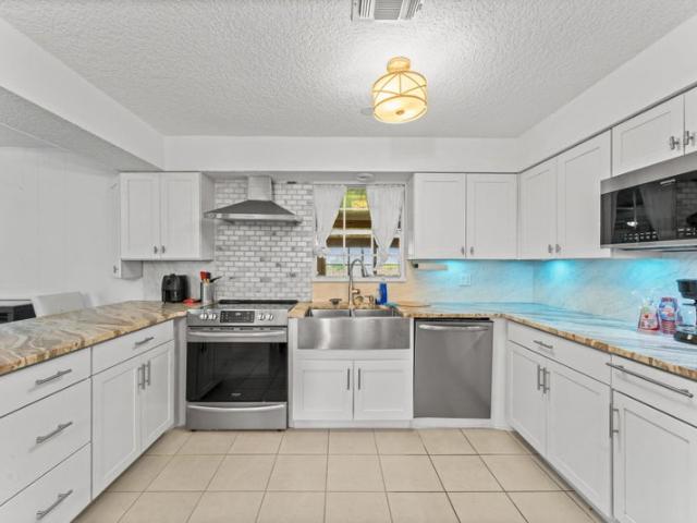 Newly remodeled Orange Park house with front and b