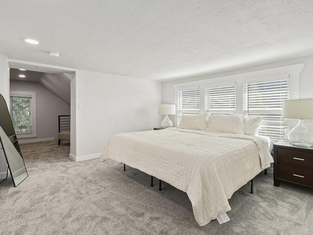 Newly remodeled living in Auburn!