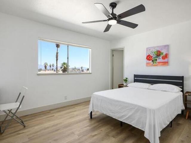 Newly Remodeled Modern Las Vegas House Modern & Spacious. New Beds, New Mattresses, New 58” TVs. Great Location Near Rainbow and Alta, Close access to US 95, I 11 freeway, Summerlin Pkwy, Grocery Stores, Shopping Center, near bus stops