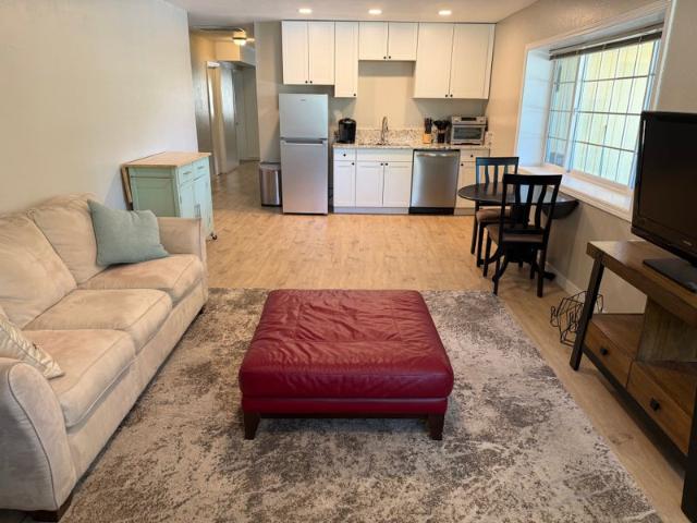 Newly Remodeled Modern Private Furnished Apartment