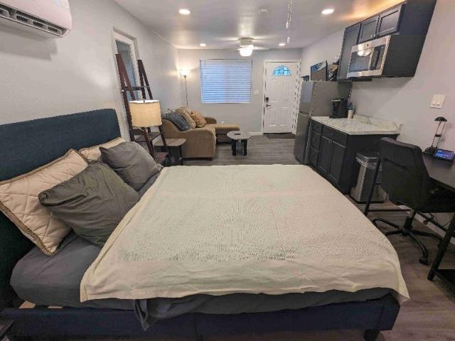 Newly Remodeled Studio Creedmoor Unit B