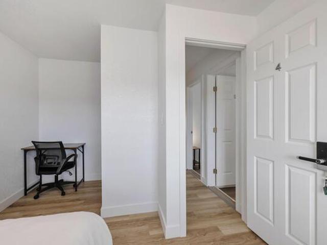 Newly Remodeled Paradise Valley Home | Weekly Cleaning of Common Areas | Workspaces | Fast Wi Fi | Abundant Parking & Close Freeway Access