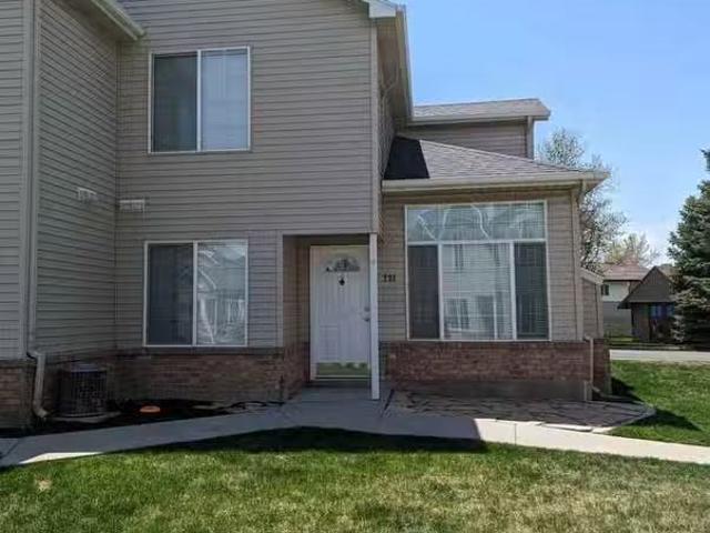 Newly Remodeled Townhome $1495 2 Bedroom 2 Bathroom Townhous.