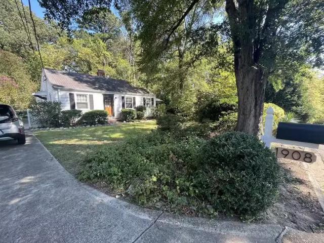 Newly Renovated 3 Bedroom 1.5 Bathroom House In Durham With Gr.