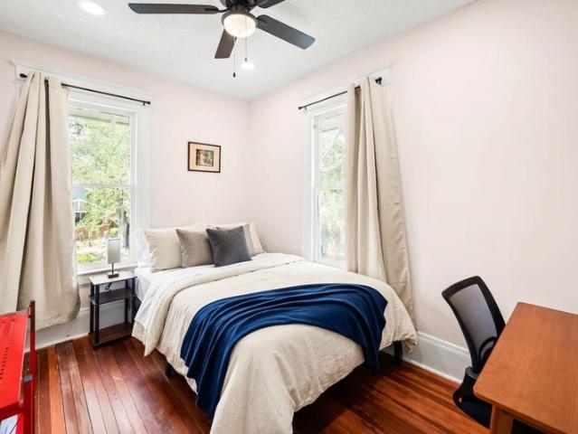 ⭐️ Newly Renovated | 3️⃣ mins to Riverside | Wal