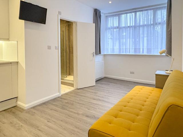 Newly Renovated, 1 Bed Flat on the Jubilee line